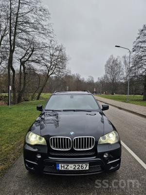 Melns BMW X5 2012 Rīga, ar dzinēja tilpumu 3.00 L un nobraukumu 302 tūkst. km par 13900 €, foto  vietnē AUTOMOTO.COM.LV