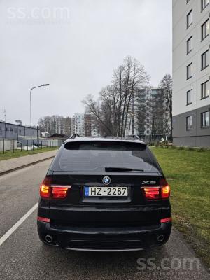 Black BMW X5 2012 in Riga, with an engine capacity of 3.00 L and mileage of 302 thousand km for 13900 €, photo 9 on AUTOMOTO.COM.LV