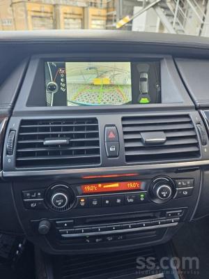 Black BMW X5 2012 in Riga, with an engine capacity of 3.00 L and mileage of 302 thousand km for 13900 €, photo 12 on AUTOMOTO.COM.LV