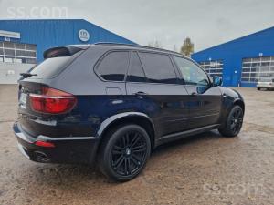 Melns BMW X5 2012 Rīga, ar dzinēja tilpumu 4.00 L un nobraukumu 275 tūkst. km par 9900 €, foto 3 vietnē AUTOMOTO.COM.LV