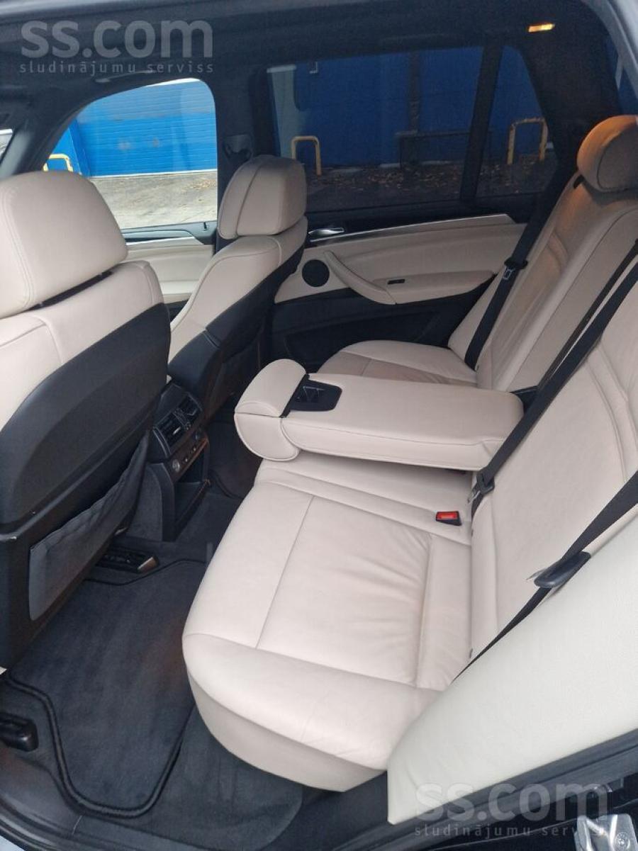 Melns BMW X5 2012 Rīga, ar dzinēja tilpumu 4.00 L un nobraukumu 275 tūkst. km par 9900 €, foto 8 vietnē AUTOMOTO.COM.LV