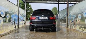Black BMW X5 2012 in Cesis, with an engine capacity of 3.00 L and mileage of 264 thousand km for 13300 €, photo 4 on AUTOMOTO.COM.LV