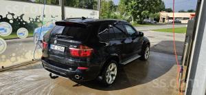 Black BMW X5 2012 in Cesis, with an engine capacity of 3.00 L and mileage of 264 thousand km for 13300 €, photo 5 on AUTOMOTO.COM.LV