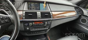Black BMW X5 2012 in Cesis, with an engine capacity of 3.00 L and mileage of 264 thousand km for 13300 €, photo 8 on AUTOMOTO.COM.LV