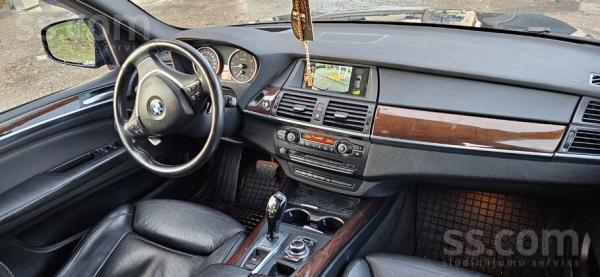 Black BMW X5 2012 in Cesis, with an engine capacity of 3.00 L and mileage of 264 thousand km for 13300 €, photo 9 on AUTOMOTO.COM.LV