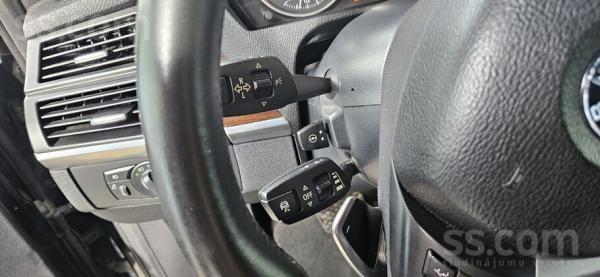 Black BMW X5 2012 in Cesis, with an engine capacity of 3.00 L and mileage of 264 thousand km for 13300 €, photo 10 on AUTOMOTO.COM.LV