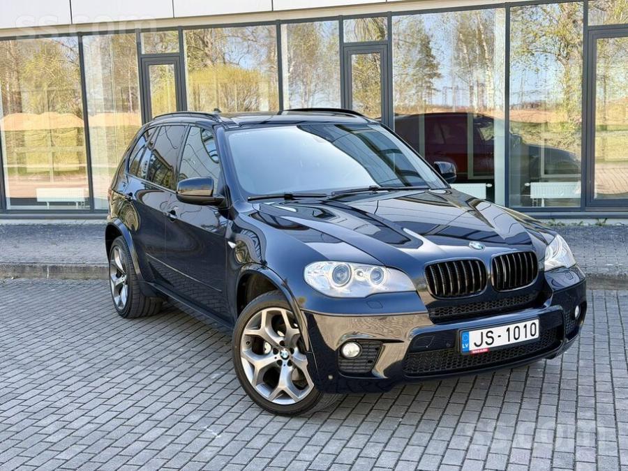 Black BMW X5 2012 in Tukums, with an engine capacity of 3.00 L and mileage of 204 thousand km for 13600 €, photo 1 on AUTOMOTO.COM.LV
