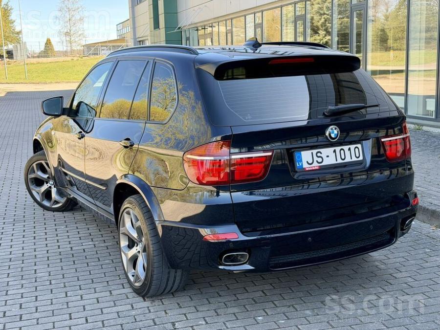 Black BMW X5 2012 in Tukums, with an engine capacity of 3.00 L and mileage of 204 thousand km for 13600 €, photo 4 on AUTOMOTO.COM.LV