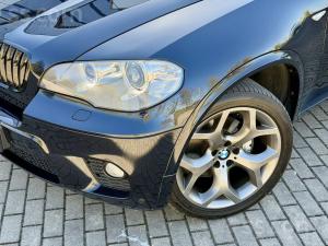 Black BMW X5 2012 in Tukums, with an engine capacity of 3.00 L and mileage of 204 thousand km for 13600 €, photo 8 on AUTOMOTO.COM.LV