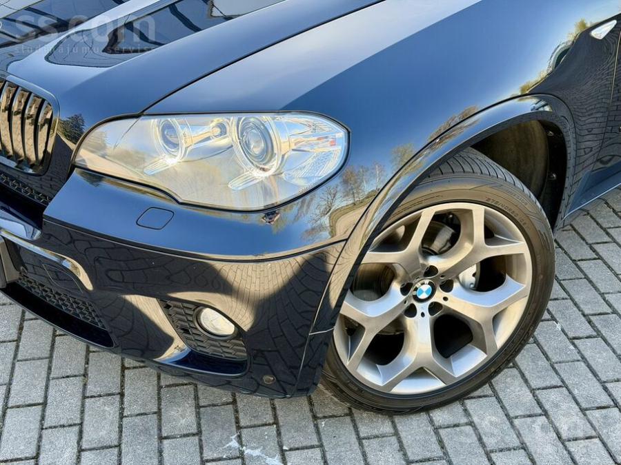Black BMW X5 2012 in Tukums, with an engine capacity of 3.00 L and mileage of 204 thousand km for 13600 €, photo 8 on AUTOMOTO.COM.LV