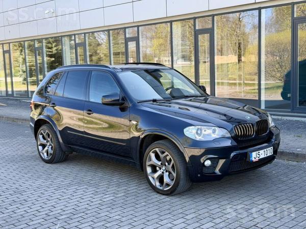Black BMW X5 2012 in Tukums, with an engine capacity of 3.00 L and mileage of 204 thousand km for 13600 €, photo 8 on AUTOMOTO.COM.LV