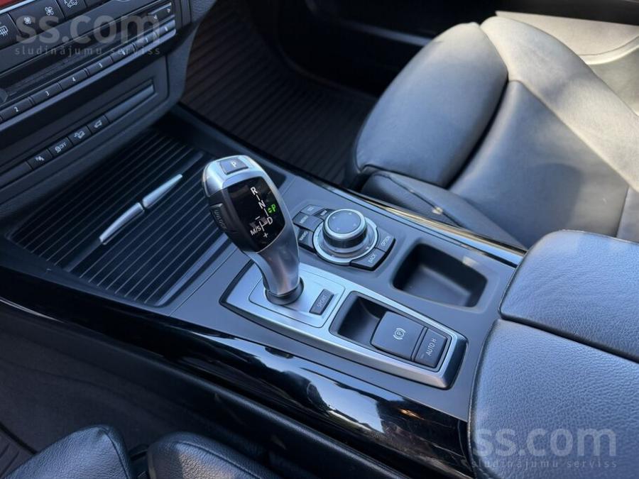 Black BMW X5 2012 in Tukums, with an engine capacity of 3.00 L and mileage of 204 thousand km for 13600 €, photo 12 on AUTOMOTO.COM.LV