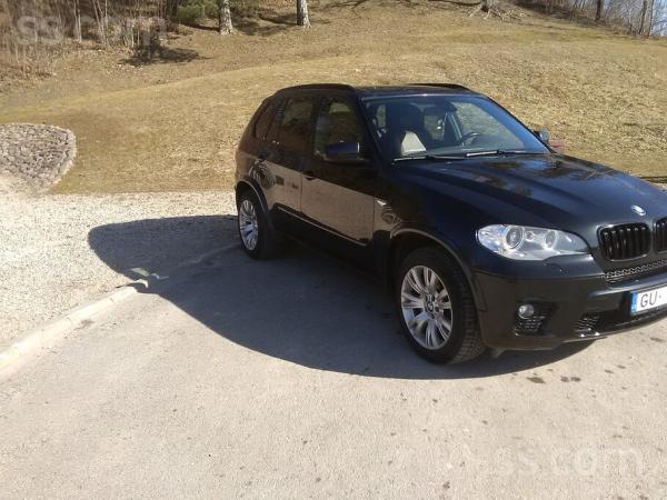 Melns BMW X5 2012 Tukums, ar dzinēja tilpumu 3.00 L un nobraukumu 298 tūkst. km par 14500 €, foto 2 vietnē AUTOMOTO.COM.LV