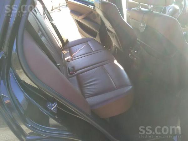 Melns BMW X5 2012 Tukums, ar dzinēja tilpumu 3.00 L un nobraukumu 298 tūkst. km par 14500 €, foto 7 vietnē AUTOMOTO.COM.LV