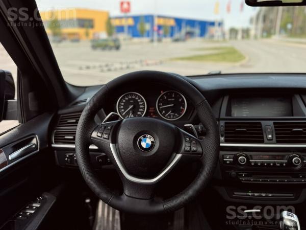 Black BMW X5 2012 in Riga, with an engine capacity of 3.00 L and mileage of 282 thousand km for 11400 €, photo 8 on AUTOMOTO.COM.LV