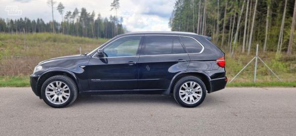Black BMW X5 2012 in Vilnius, with an engine capacity of 3.00 L and mileage of 320 thousand km for 10499 €, photo 4 on AUTOMOTO.COM.LV