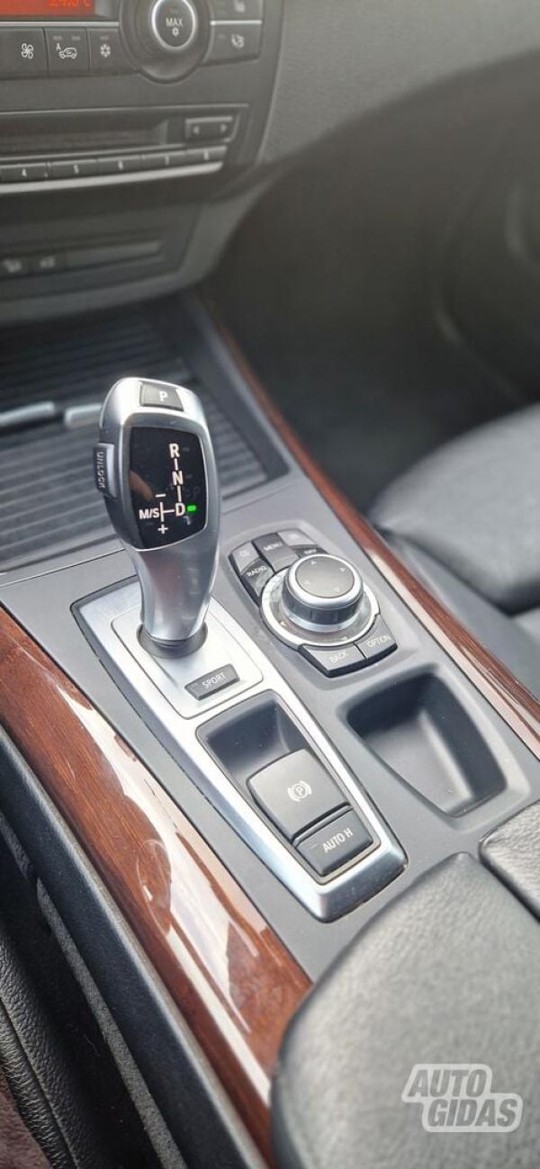 Black BMW X5 2012 in Vilnius, with an engine capacity of 3.00 L and mileage of 320 thousand km for 10499 €, photo 7 on AUTOMOTO.COM.LV