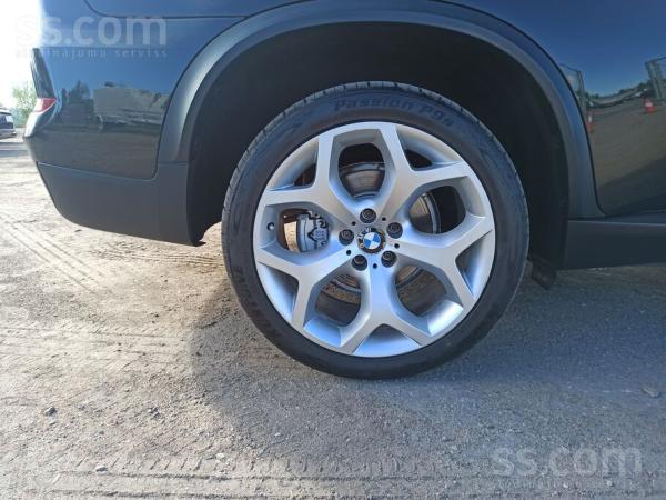 Melns BMW X5 2012 Daugavpils, ar dzinēja tilpumu 3.00 L un nobraukumu 0 tūkst. km par 11850 €, foto 9 vietnē AUTOMOTO.COM.LV