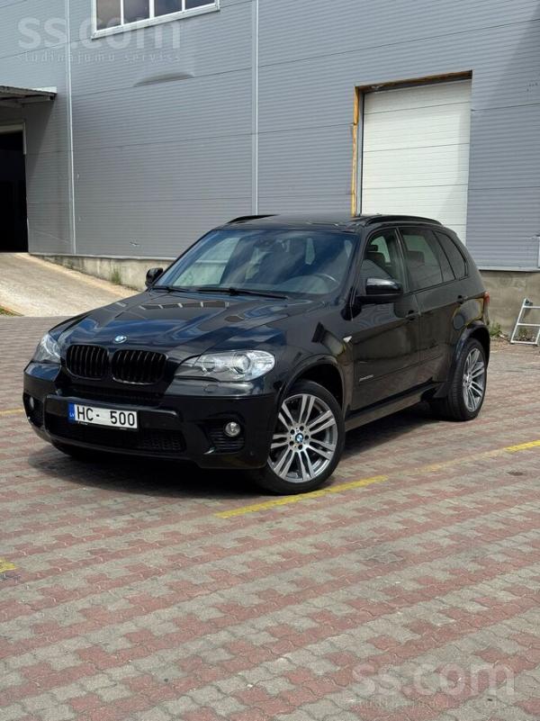 Black BMW X5 2012 in Riga, with an engine capacity of 3.00 L and mileage of 210 thousand km for 16500 €, photo 2 on AUTOMOTO.COM.LV