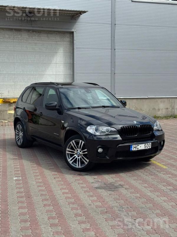Black BMW X5 2012 in Riga, with an engine capacity of 3.00 L and mileage of 210 thousand km for 16500 €, photo 3 on AUTOMOTO.COM.LV
