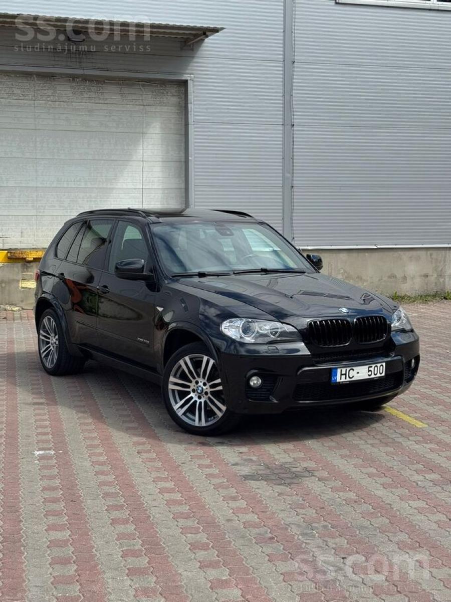 Black BMW X5 2012 in Riga, with an engine capacity of 3.00 L and mileage of 210 thousand km for 16500 €, photo 4 on AUTOMOTO.COM.LV