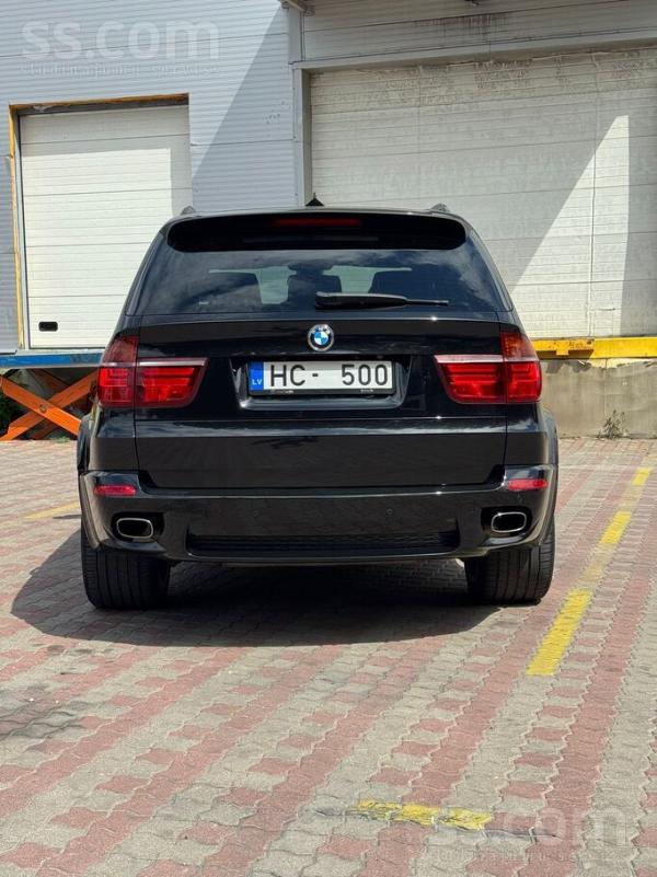 Black BMW X5 2012 in Riga, with an engine capacity of 3.00 L and mileage of 210 thousand km for 16500 €, photo 4 on AUTOMOTO.COM.LV