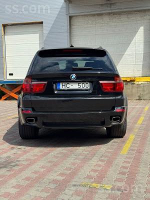 Black BMW X5 2012 in Riga, with an engine capacity of 3.00 L and mileage of 210 thousand km for 16500 €, photo 5 on AUTOMOTO.COM.LV