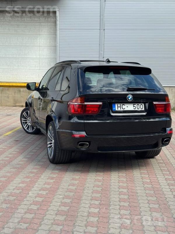 Black BMW X5 2012 in Riga, with an engine capacity of 3.00 L and mileage of 210 thousand km for 16500 €, photo 5 on AUTOMOTO.COM.LV