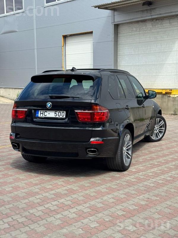 Black BMW X5 2012 in Riga, with an engine capacity of 3.00 L and mileage of 210 thousand km for 16500 €, photo 6 on AUTOMOTO.COM.LV