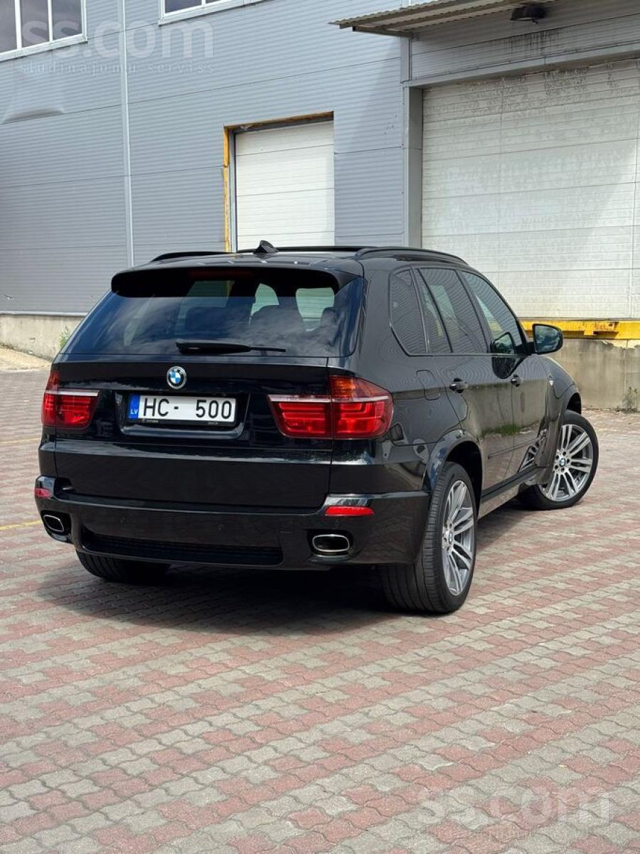 Black BMW X5 2012 in Riga, with an engine capacity of 3.00 L and mileage of 210 thousand km for 16500 €, photo 7 on AUTOMOTO.COM.LV