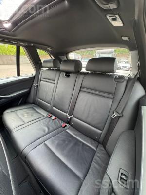 Black BMW X5 2012 in Riga, with an engine capacity of 3.00 L and mileage of 210 thousand km for 16500 €, photo 11 on AUTOMOTO.COM.LV