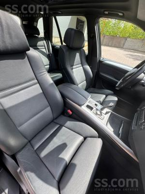 Black BMW X5 2012 in Riga, with an engine capacity of 3.00 L and mileage of 210 thousand km for 16500 €, photo 16 on AUTOMOTO.COM.LV