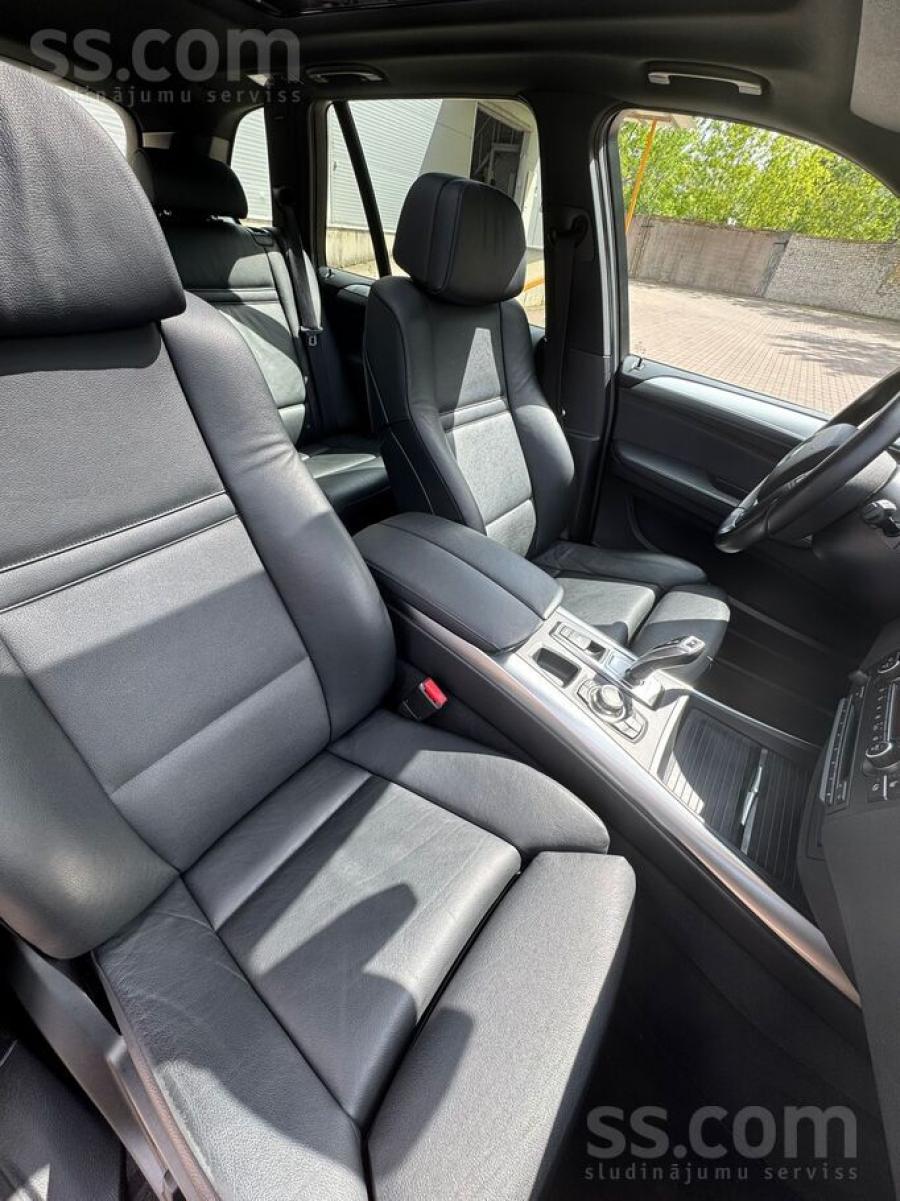 Black BMW X5 2012 in Riga, with an engine capacity of 3.00 L and mileage of 210 thousand km for 16500 €, photo 16 on AUTOMOTO.COM.LV