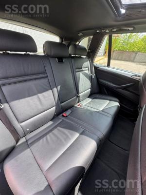 Black BMW X5 2012 in Riga, with an engine capacity of 3.00 L and mileage of 210 thousand km for 16500 €, photo 17 on AUTOMOTO.COM.LV
