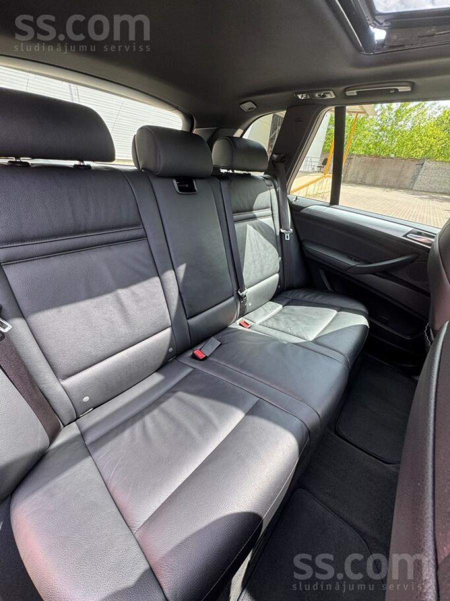 Black BMW X5 2012 in Riga, with an engine capacity of 3.00 L and mileage of 210 thousand km for 16500 €, photo 17 on AUTOMOTO.COM.LV