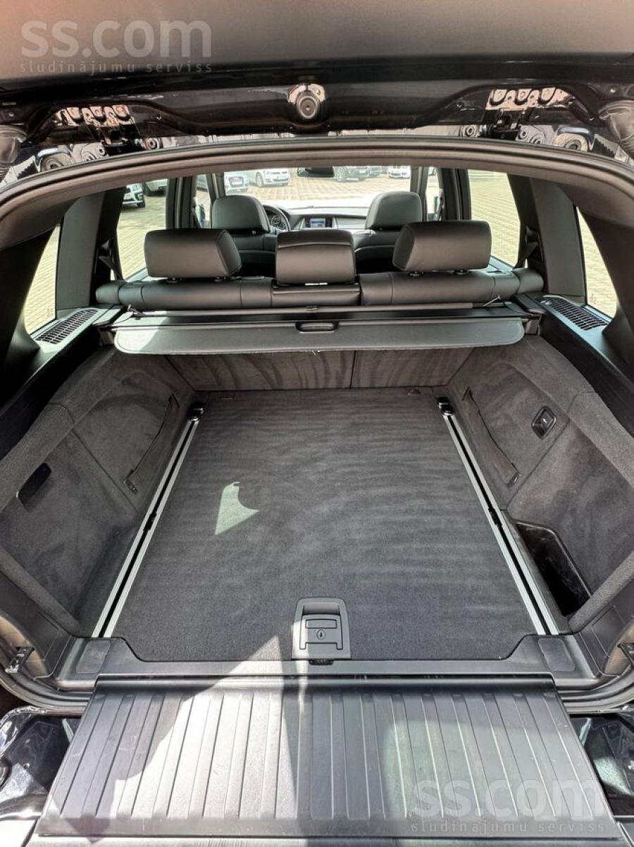 Black BMW X5 2012 in Riga, with an engine capacity of 3.00 L and mileage of 210 thousand km for 16500 €, photo 19 on AUTOMOTO.COM.LV