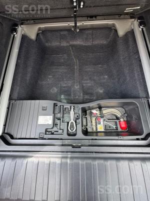 Black BMW X5 2012 in Riga, with an engine capacity of 3.00 L and mileage of 210 thousand km for 16500 €, photo 20 on AUTOMOTO.COM.LV