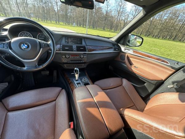Black BMW X5 2012 in Liepaja, with an engine capacity of 3.00 L and mileage of 176 thousand km for 13000 €, photo 9 on AUTOMOTO.COM.LV