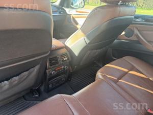 Melns BMW X5 2012 Liepāja, ar dzinēja tilpumu 3.00 L un nobraukumu 176 tūkst. km par 13000 €, foto 21 vietnē AUTOMOTO.COM.LV