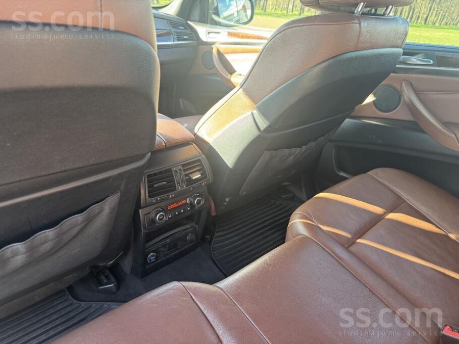 Melns BMW X5 2012 Liepāja, ar dzinēja tilpumu 3.00 L un nobraukumu 176 tūkst. km par 13000 €, foto 21 vietnē AUTOMOTO.COM.LV
