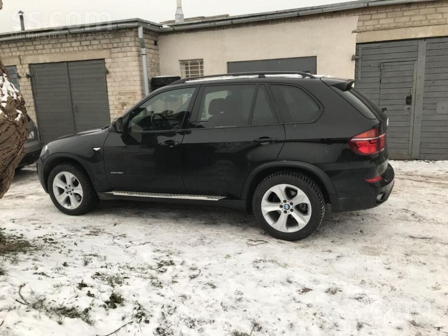Melns BMW X5 2012 Liepāja, ar dzinēja tilpumu 3.00 L un nobraukumu 176 tūkst. km par 13000 €, foto 23 vietnē AUTOMOTO.COM.LV