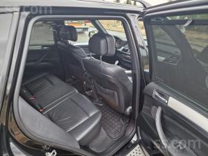 Black BMW X5 2012 in Riga, with an engine capacity of 3.00 L and mileage of 276 thousand km for 13500 €, photo 7 on AUTOMOTO.COM.LV