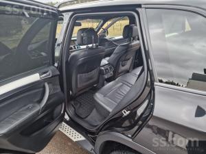 Black BMW X5 2012 in Riga, with an engine capacity of 3.00 L and mileage of 276 thousand km for 13500 €, photo 10 on AUTOMOTO.COM.LV