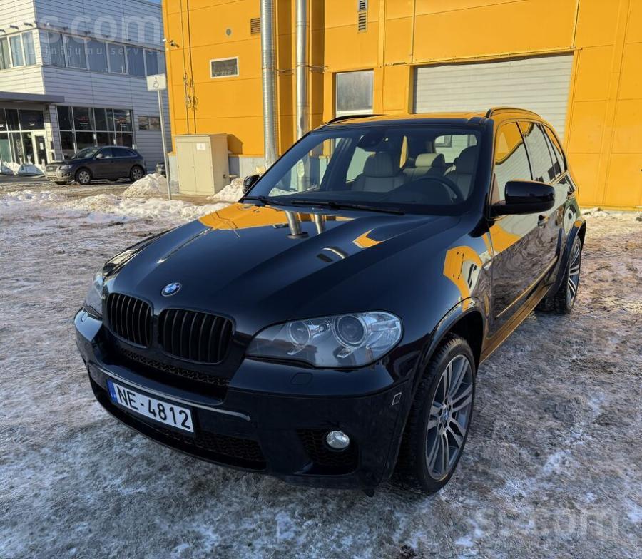 Black BMW X5 2012 in Riga, with an engine capacity of 3.00 L and mileage of 250 thousand km for 16500 €, photo 1 on AUTOMOTO.COM.LV