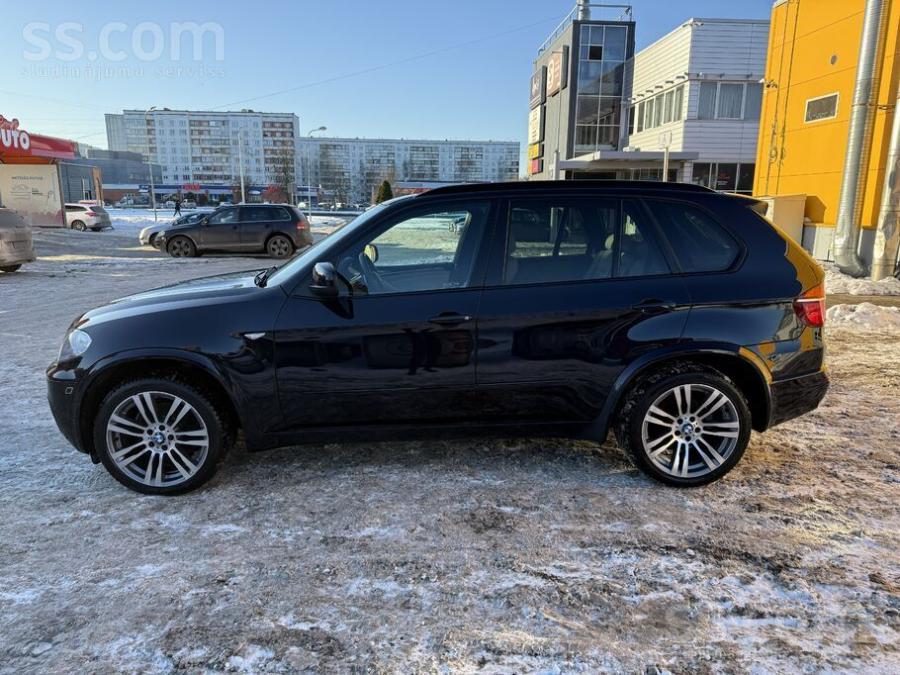 Black BMW X5 2012 in Riga, with an engine capacity of 3.00 L and mileage of 250 thousand km for 16500 €, photo 4 on AUTOMOTO.COM.LV