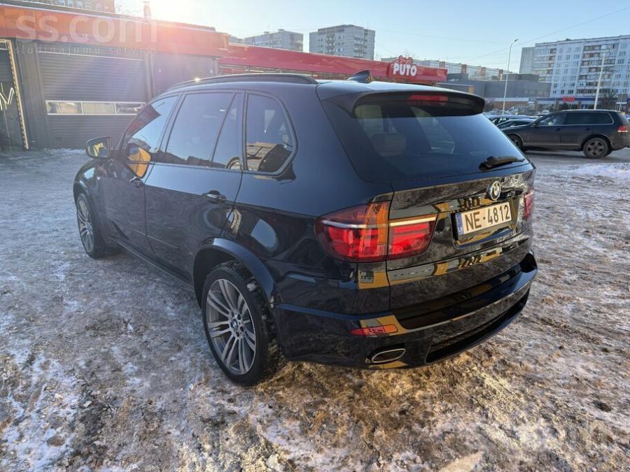Black BMW X5 2012 in Riga, with an engine capacity of 3.00 L and mileage of 250 thousand km for 16500 €, photo 5 on AUTOMOTO.COM.LV