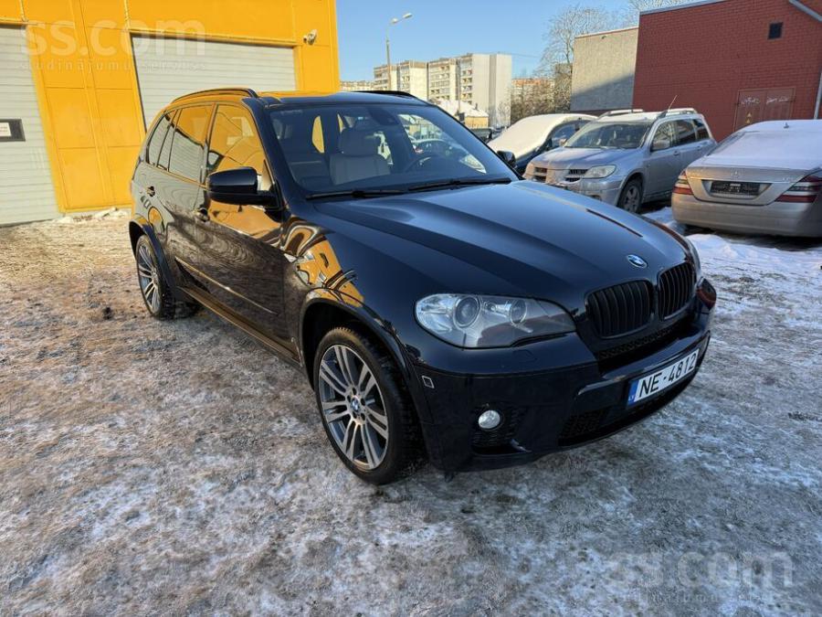 Black BMW X5 2012 in Riga, with an engine capacity of 3.00 L and mileage of 250 thousand km for 16500 €, photo 8 on AUTOMOTO.COM.LV