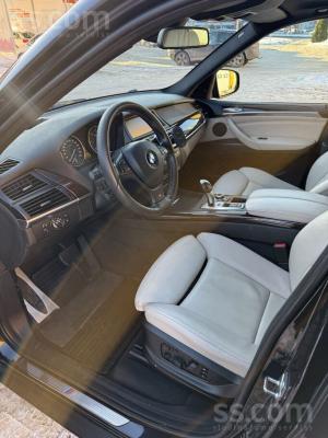 Black BMW X5 2012 in Riga, with an engine capacity of 3.00 L and mileage of 250 thousand km for 16500 €, photo 12 on AUTOMOTO.COM.LV