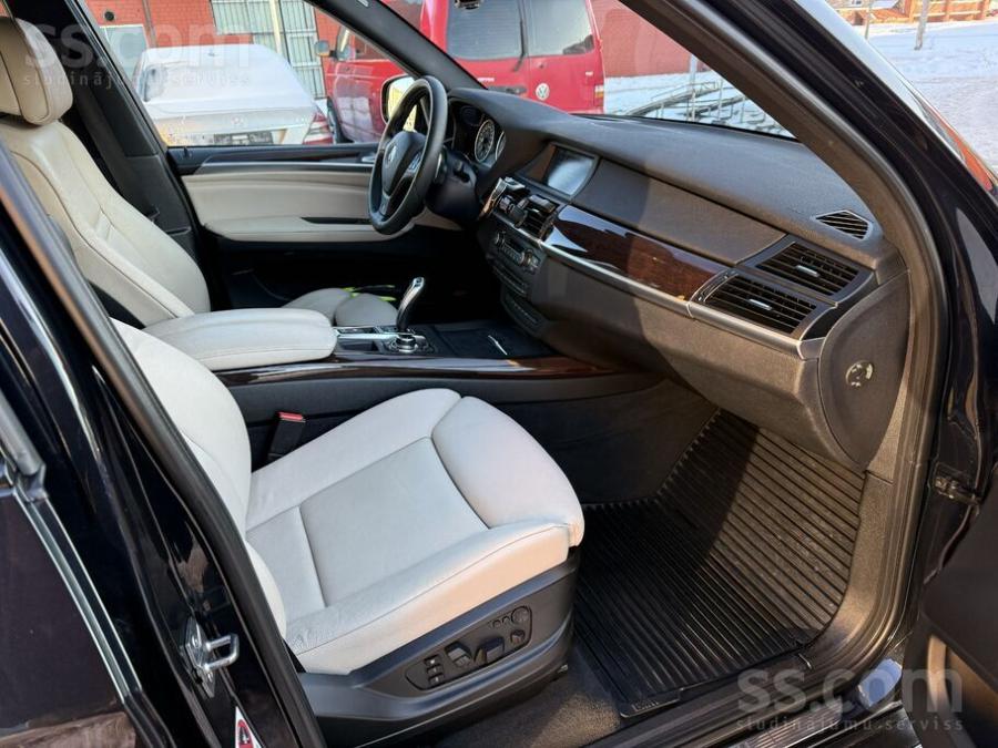 Black BMW X5 2012 in Riga, with an engine capacity of 3.00 L and mileage of 250 thousand km for 16500 €, photo 13 on AUTOMOTO.COM.LV