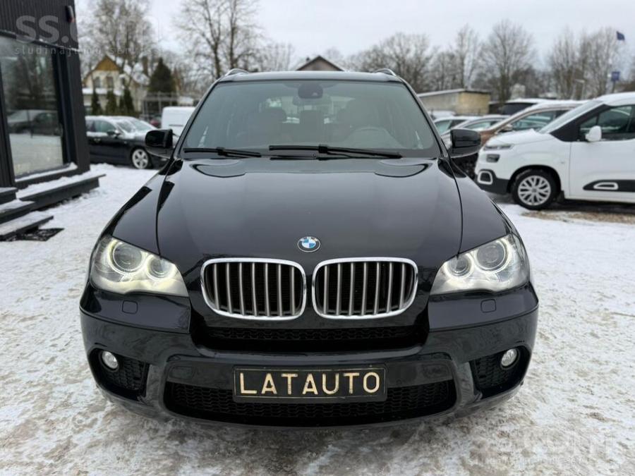 Black BMW X5 2012 in Riga, with an engine capacity of 3.00 L and mileage of 280 thousand km for 12990 €, photo 7 on AUTOMOTO.COM.LV
